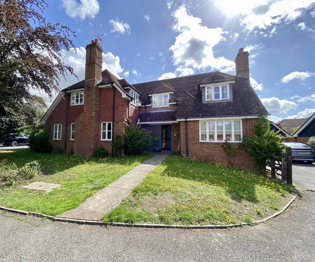 Borton Close, Yalding, Maidstone 5 bed detached house - £700,000