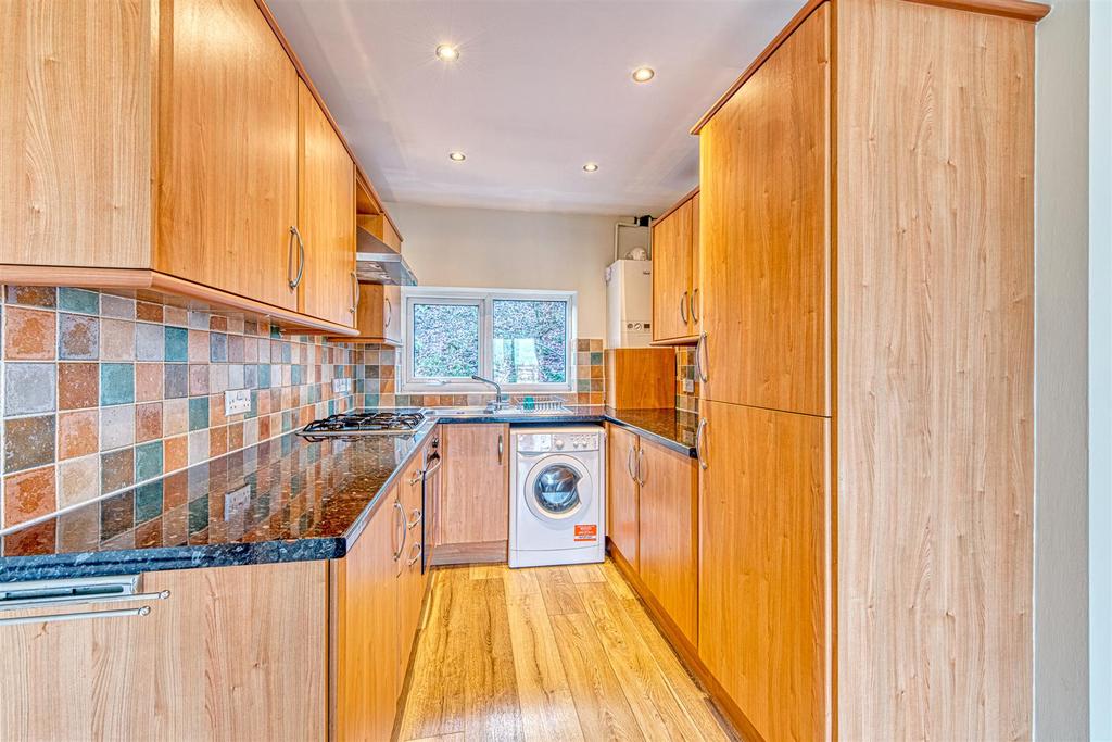 The Locks, Thelwall New Road... 2 bed apartment - £850 pcm (£196 pw)