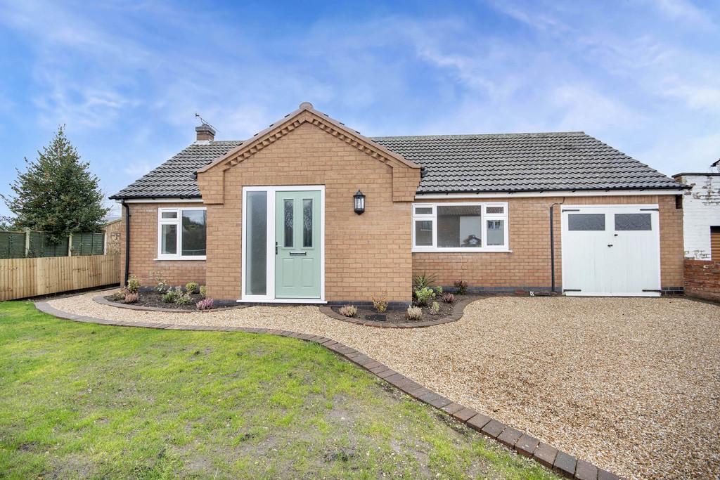 Town Street, Sutton, Retford 3 bed detached bungalow - £385,000