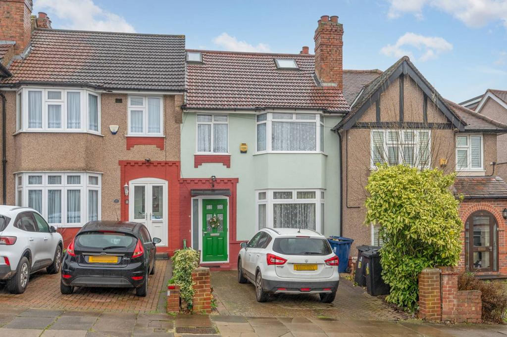 Rosehill Gardens Greenford Ub6 3 Bed Semi Detached House £2 600 Pcm