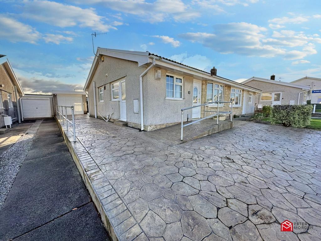 Ridgewood Gardens, Cimla, Neath... 2 bed semi-detached bungalow - £200,000