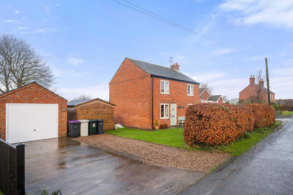 Station Road, Little Steeping, PE23 3 bed detached house - £260,000