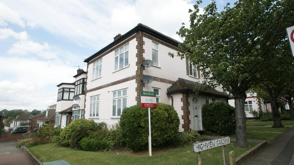 Highview Gardens, RM14 2 bed ground floor flat - £1,400 pcm (£323 pw)