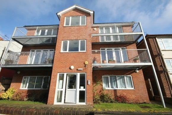 Marsh Road, Luton, LU3 2 bed flat - £1,175 pcm (£271 pw)