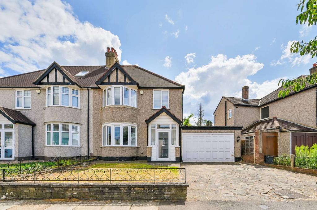 Avondale Road, Bromley, BR1 3 bed semi-detached house for sale - £725,000