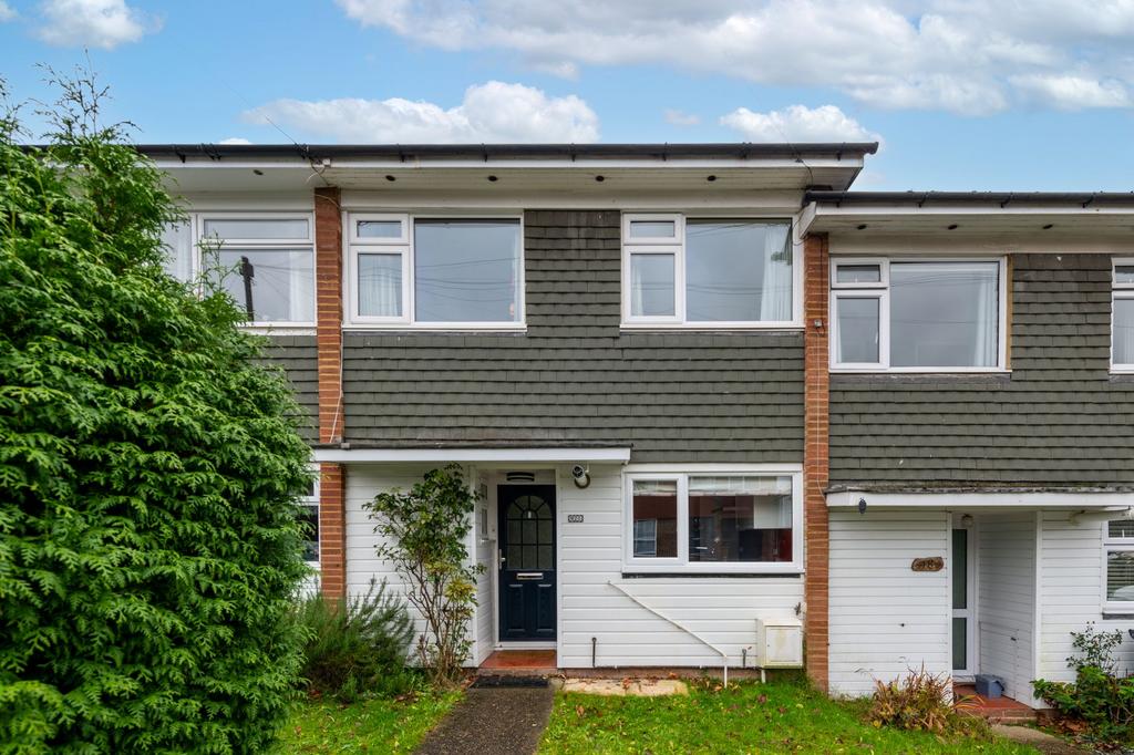 Durfold Drive, Reigate, RH2 3 bed terraced house - £2,250 pcm (£519 pw)