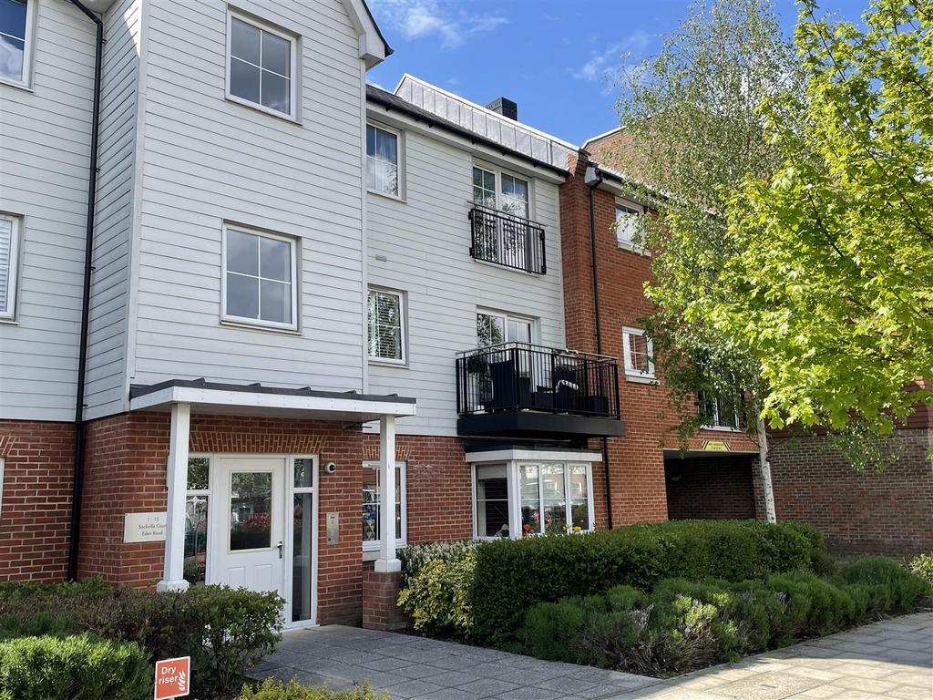 Eden Road, Dunton Green, Sevenoaks TN14 1 bed apartment - £206,250