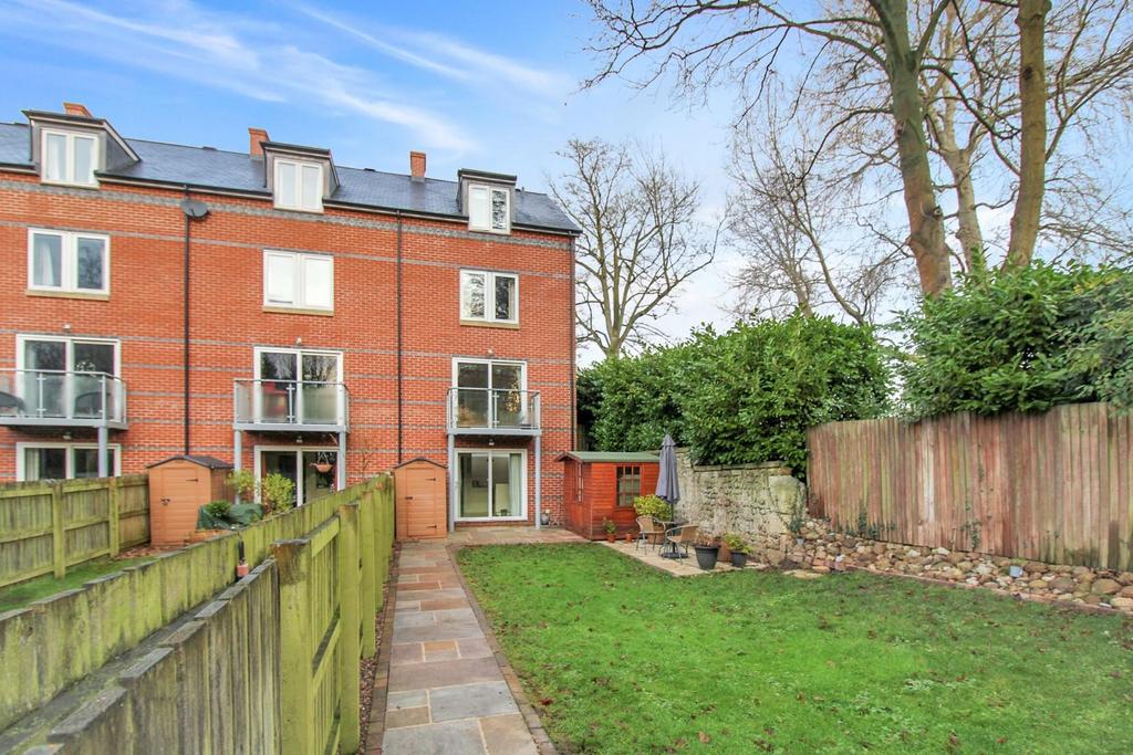 Victoria Terrace, North Road, Ripon 5 bed house - £350,000