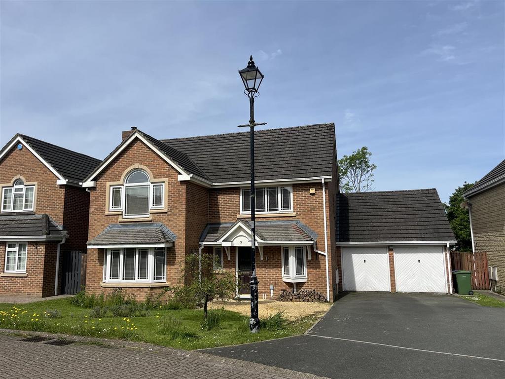 Argyle Drive, Cepen Park North SN14 4 bed detached house - £599,950