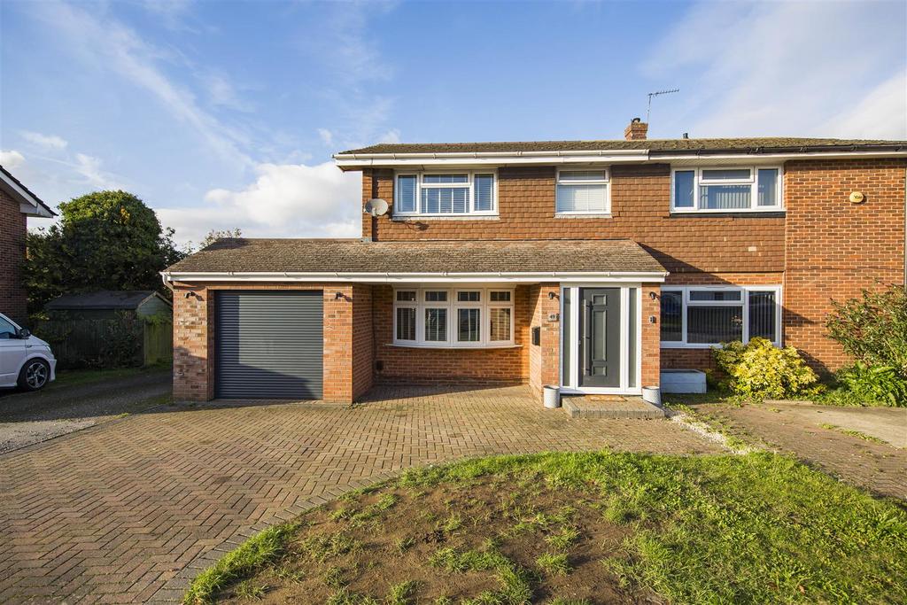 Swallow Road, Larkfield ME20 3 bed semi-detached house - £450,000