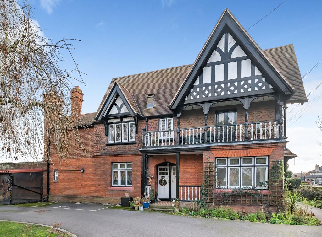 Straight Road, Old Windsor, SL4 1 bed apartment - £1,350 pcm (£312 pw)