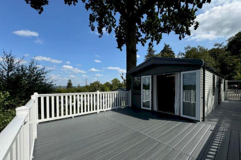 Nr Battle, St Leonards on Sea TN37 2 bed static caravan - £79,995