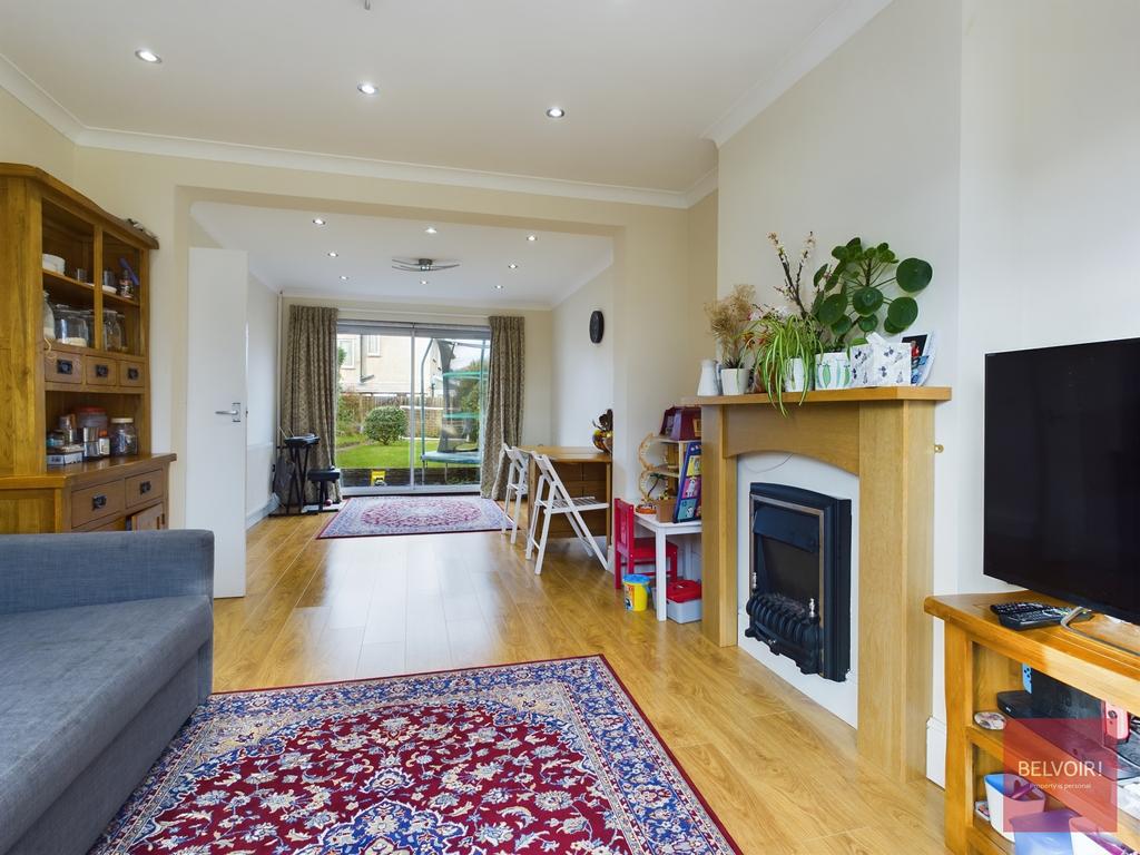 Sunningdale Avenue, Mayals, Swansea, SA3 3 bed detached house - £350,000
