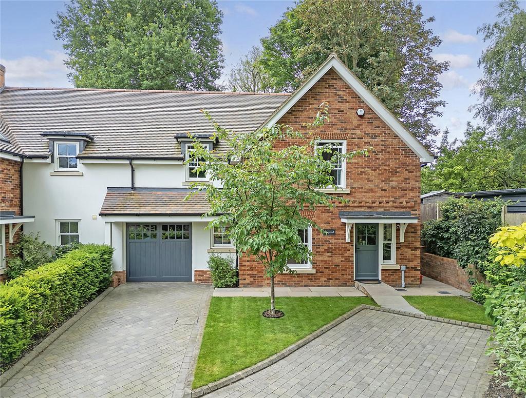 Alexander Lane, Hutton, CM13 4 bed semi-detached house - £900,000