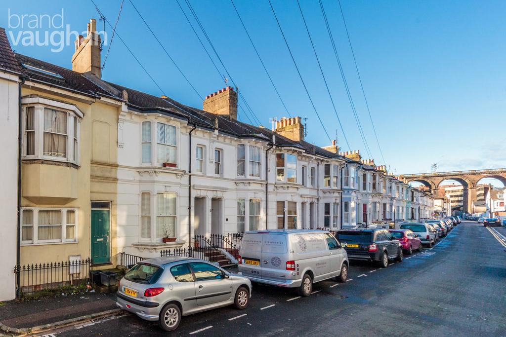 Brighton, East Sussex BN1 4 bed terraced house - £2,774 pcm (£640 pw)