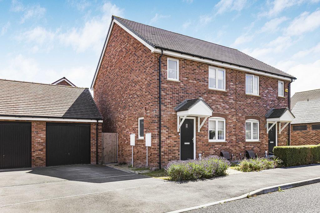 Queens Row, Grove, OX12 3 bed semi-detached house for sale - £370,000