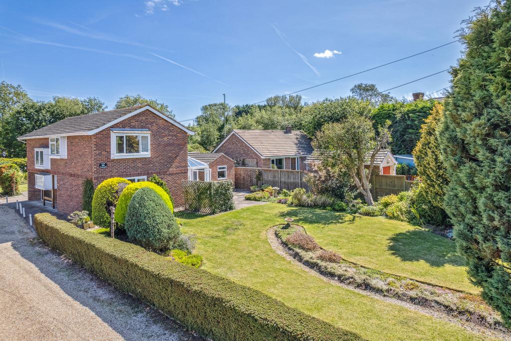 Main Street, Grove, OX12 4 bed detached house - £425,000