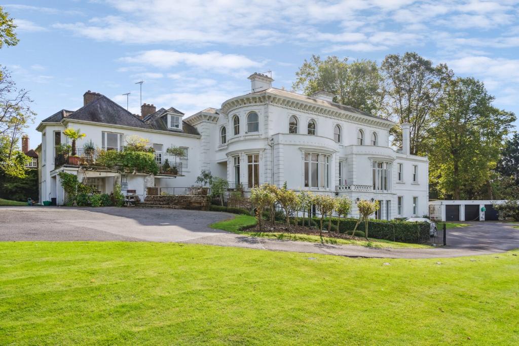 Fulmer Place, Fulmer Road, Fulmer, Bucks 2 bed flat for sale - £575,000
