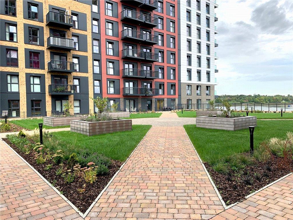 Meridian Way, Southampton, Hants 2 bed apartment - £265,000