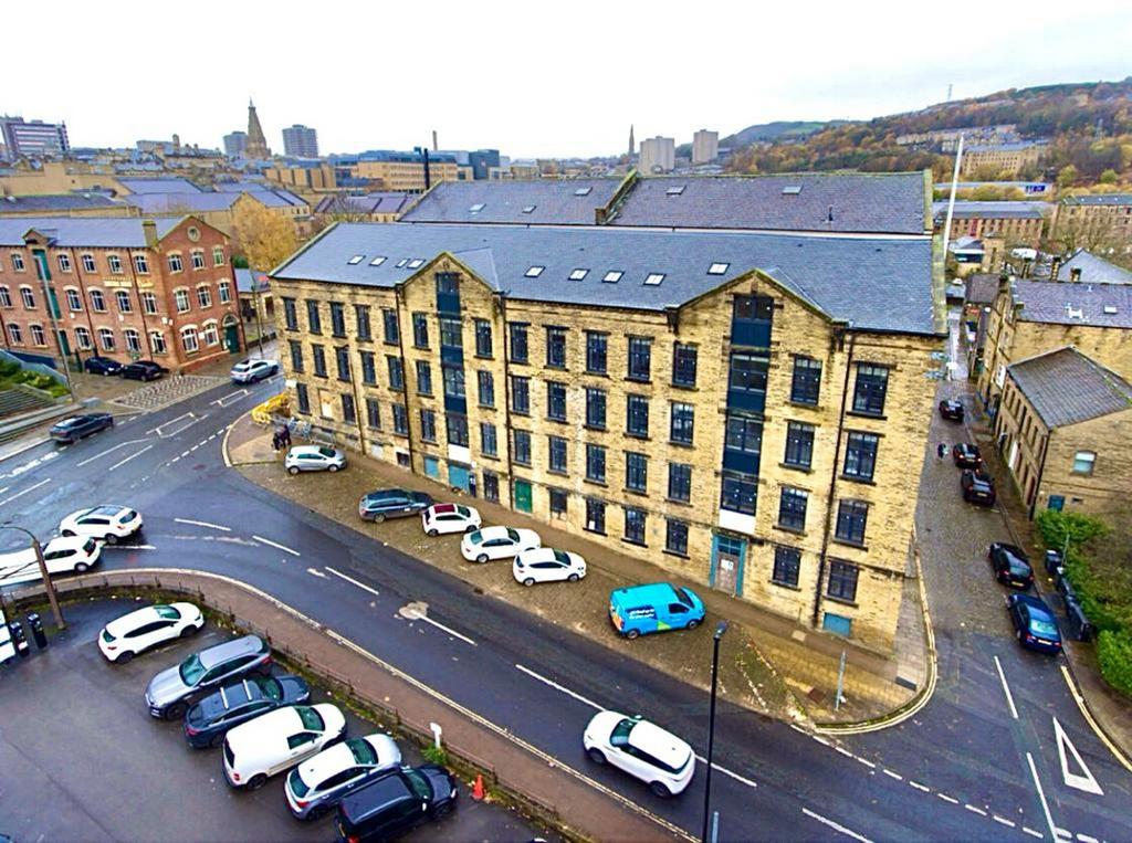 25 Square Road, Halifax, HX1 2 bed apartment - £175,000