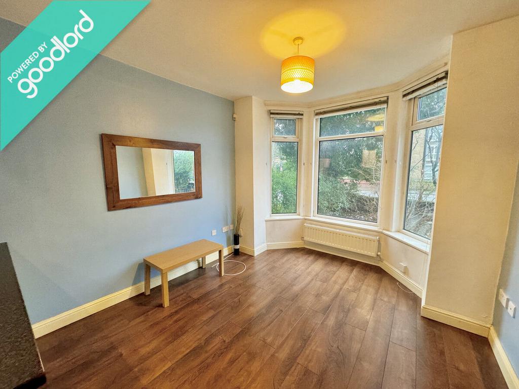 Liverpool Road, Eccles, M30 7BY 2 bed apartment - £775 pcm (£179 pw)