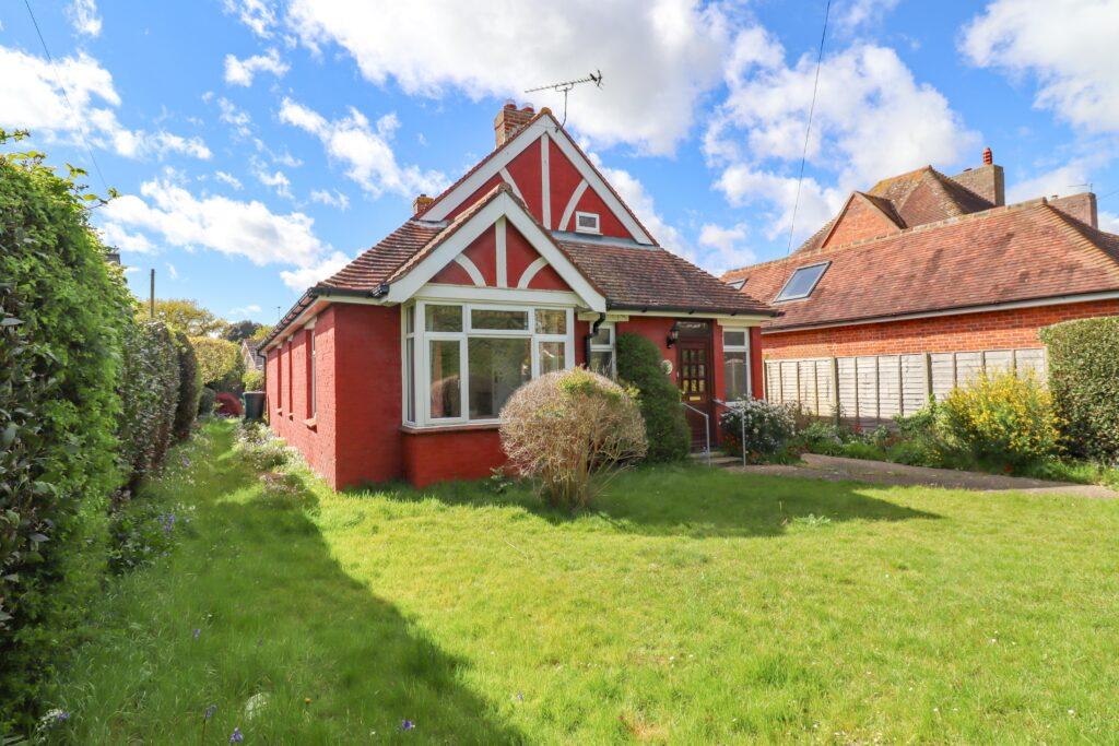 South Road, Hayling Island 3 bed detached bungalow - £459,995
