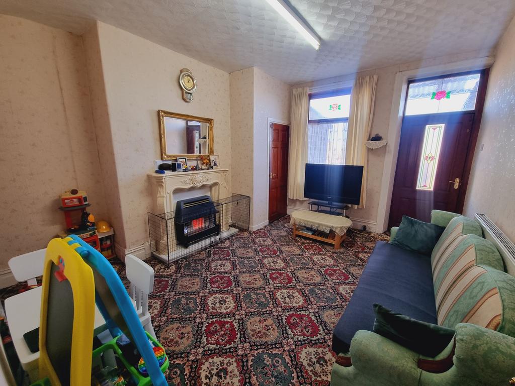 Jesmond Avenue, Bradford, BD9 4 bed terraced house for sale - £135,000