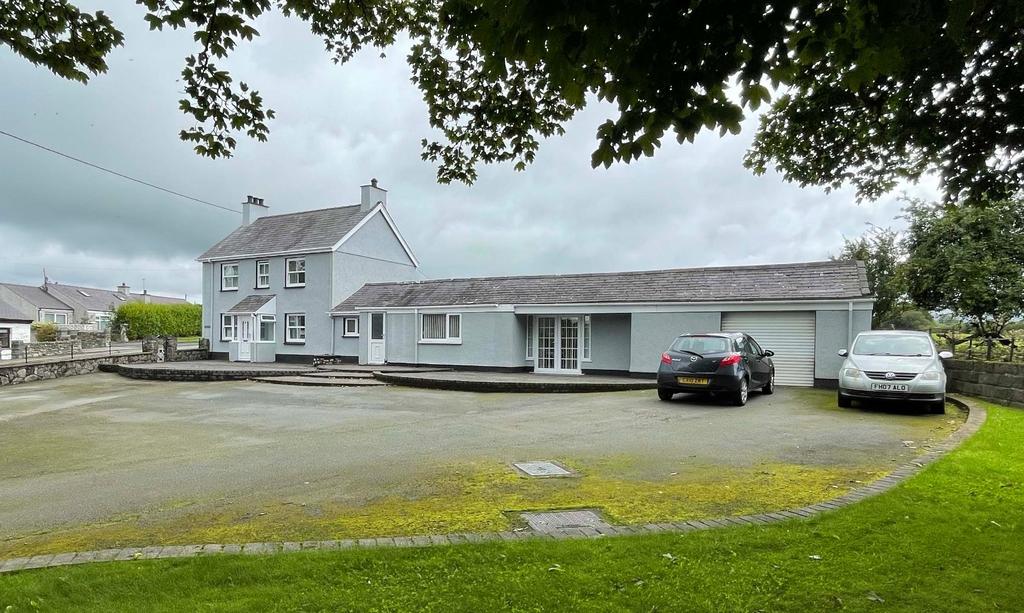 Bethel, Caernarfon, Gwynedd, LL55 4 bed detached house - £325,000