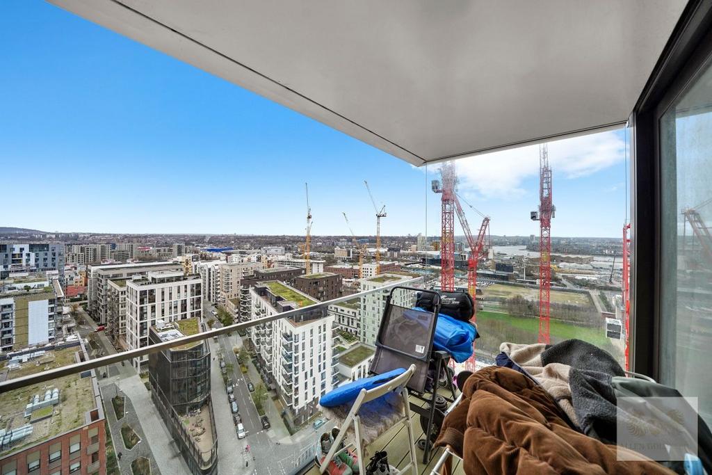 The Waterman Building, Tidemill Square 2 bed apartment - £600,000