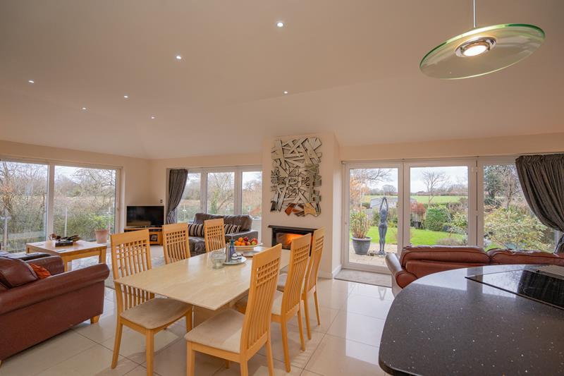 Elm Drive, Malvern, WR14 2PY 3 bed bungalow - £450,000