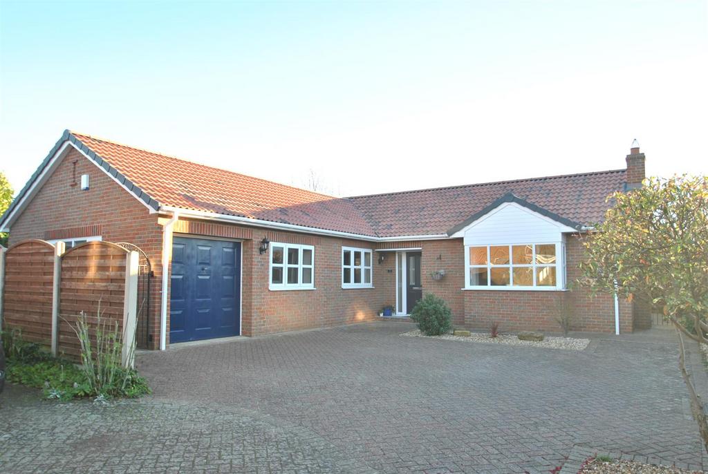 Broadgates, Blaxton, Doncaster 3 bed detached bungalow for sale - £375,000