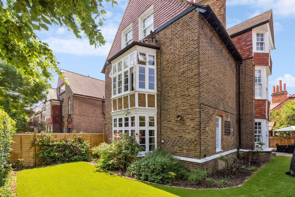 The Avenue, London, W4 2 bed flat - £3,000 pcm (£692 pw)
