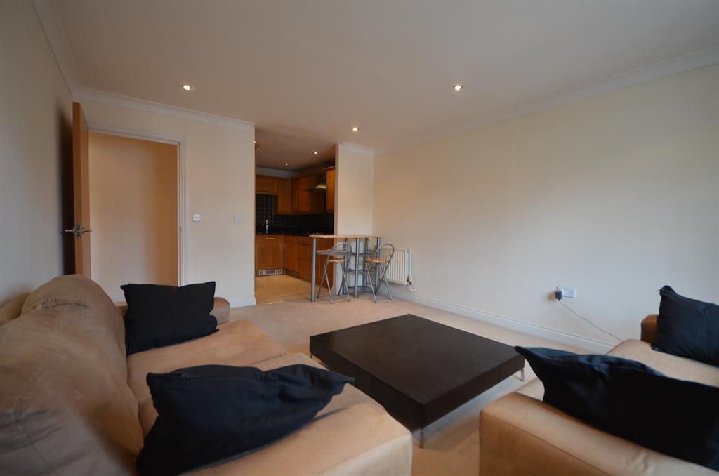 Keats House, Roxeth Hill, Harrow... 1 bed flat - £1,450 pcm (£335 pw)