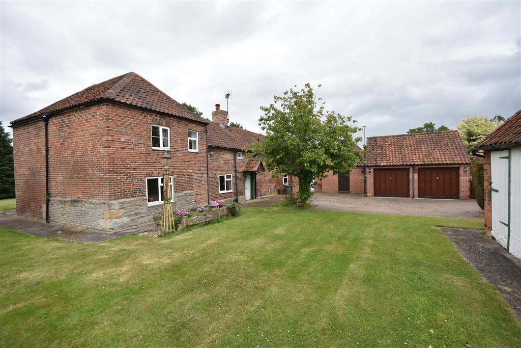 Staythorpe Road, Averham, Newark 4 bed cottage - £460,000