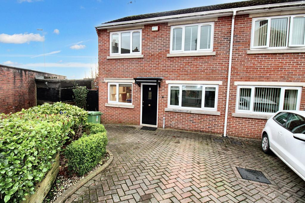 Ashton-Under-Lyne, Ashton-Under-Lyne OL6 3 bed semi-detached house - £ ...