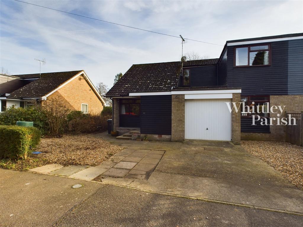 High Road, Wortwell, Harleston, IP20 0EN 3 bed chalet for sale - £325,000