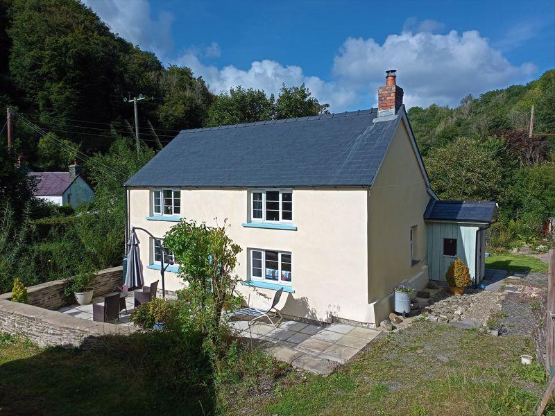 Cwm-Morgan, Newcastle Emlyn... 2 bed detached house - £275,000