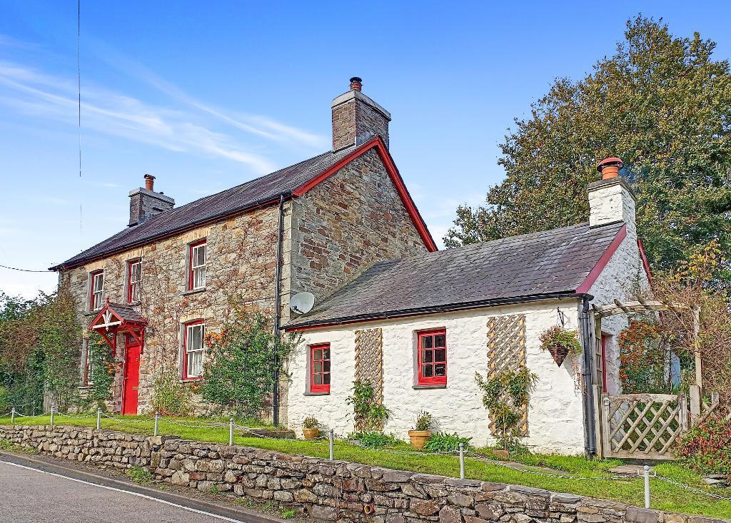 Foelfechan, Drefach, Llanybydder... 4 bed detached house - £389,950