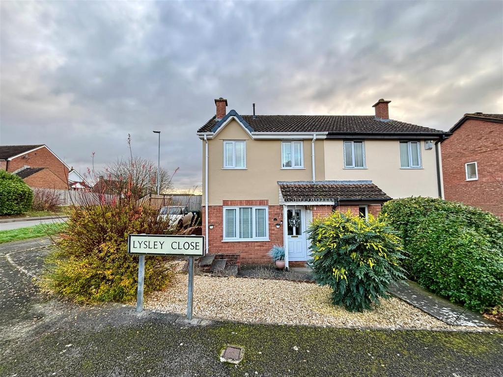 Lysley Close, Chippenham SN15 3 bed semi-detached house for sale - £270,000