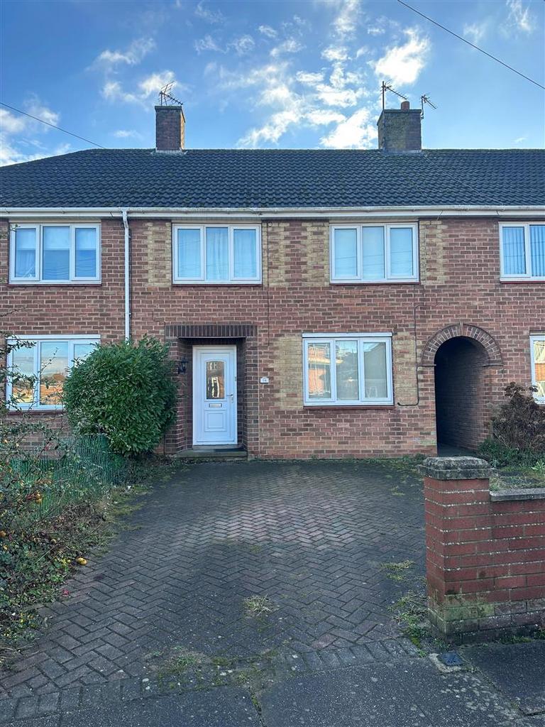 18 Southwold CrescentScarthoN.E Lincs 3 bed terraced house - £695 pcm (£160 pw)