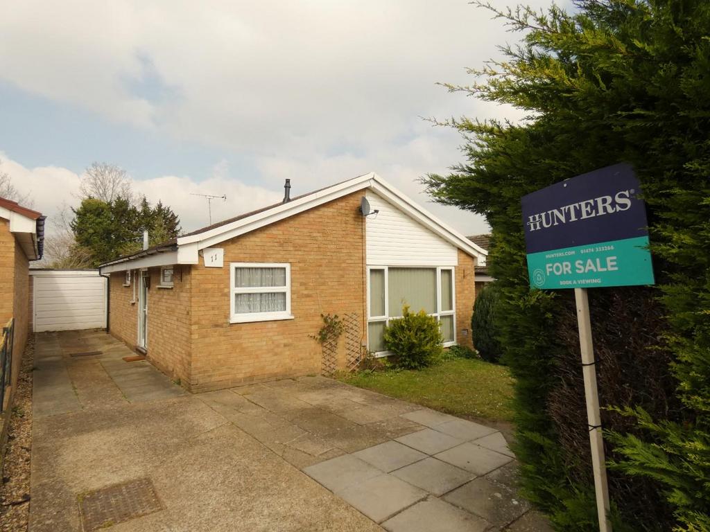 Worcester Close, Istead Rise, Gravesend, Kent 2 bed detached bungalow ...