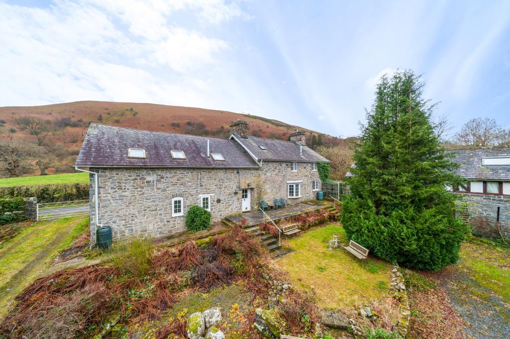 Llanwrthwl, Upper Wye Valley, Powys, LD1 5 bed cottage for sale - £550,000