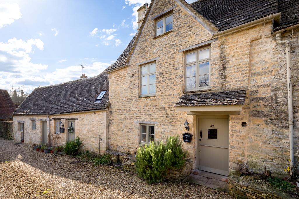 The Square, Bibury GL7 2 bed house - £350,000