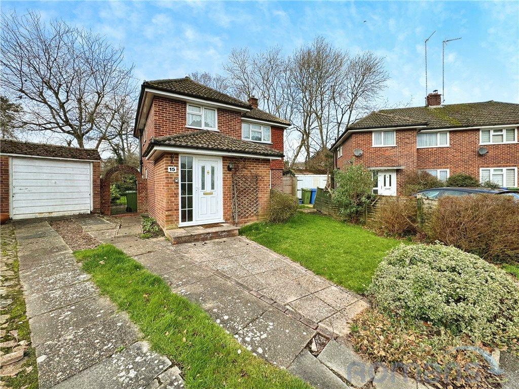 Stovolds Way, Aldershot, Hampshire 3 bed detached house - £560,000