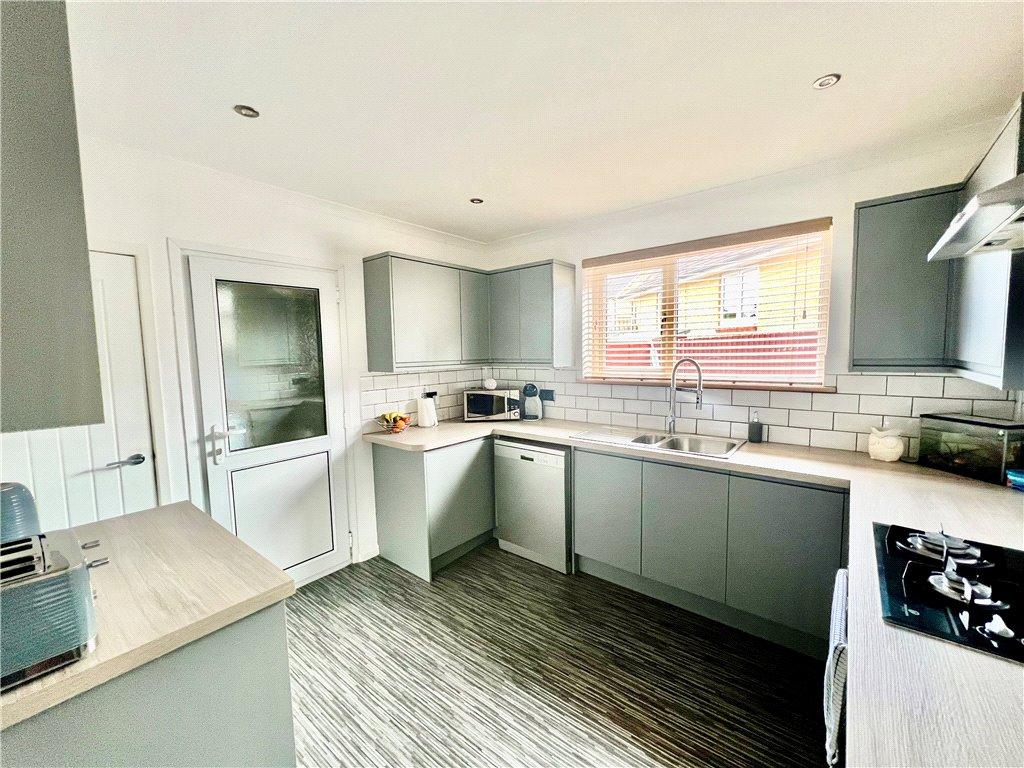 Beatrice Avenue, East Cowes, Isle of... 3 bed semi-detached house - £ ...