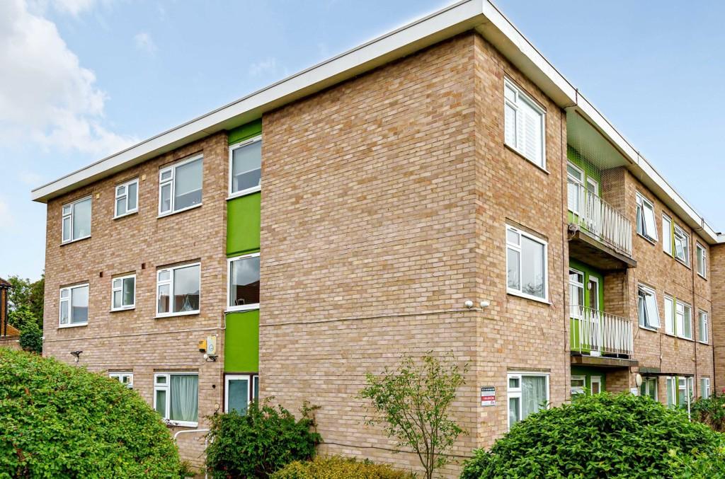 Pinner View, Harrow, Middlesex 4 bed apartment for sale - £350,000