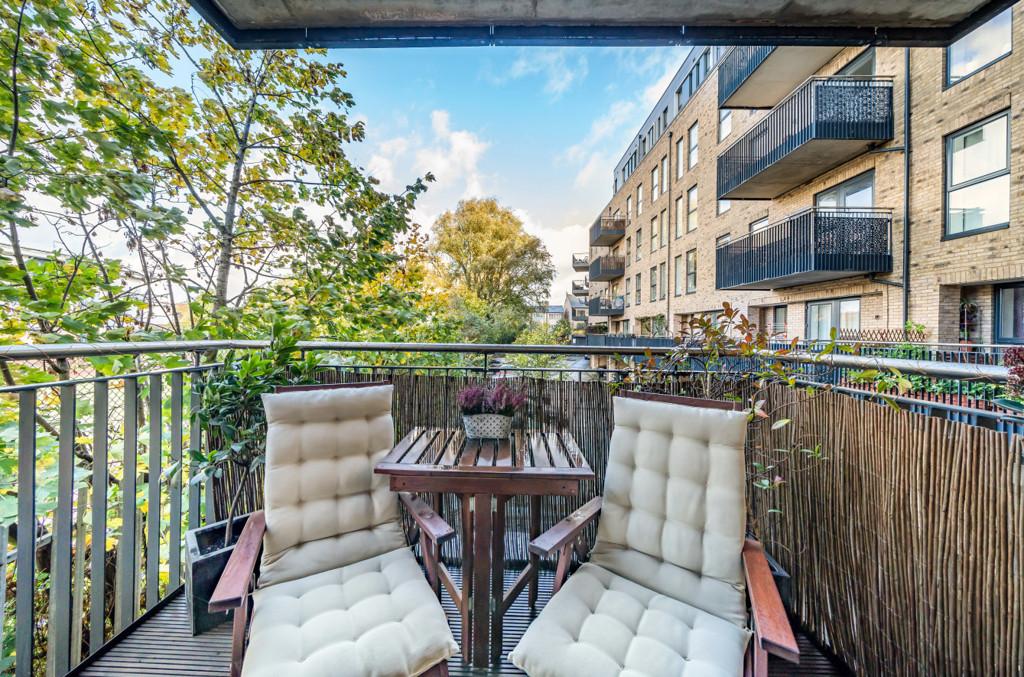 Trinity Way, London 1 bed apartment for sale - £375,000