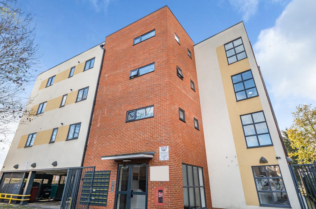 Charter Court, 65B Bridge Street, Pinner 2 bed apartment - £400,000