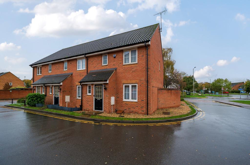 Franklins, Maple Cross, Hertfordshire 3 bed end of terrace house - £450,000