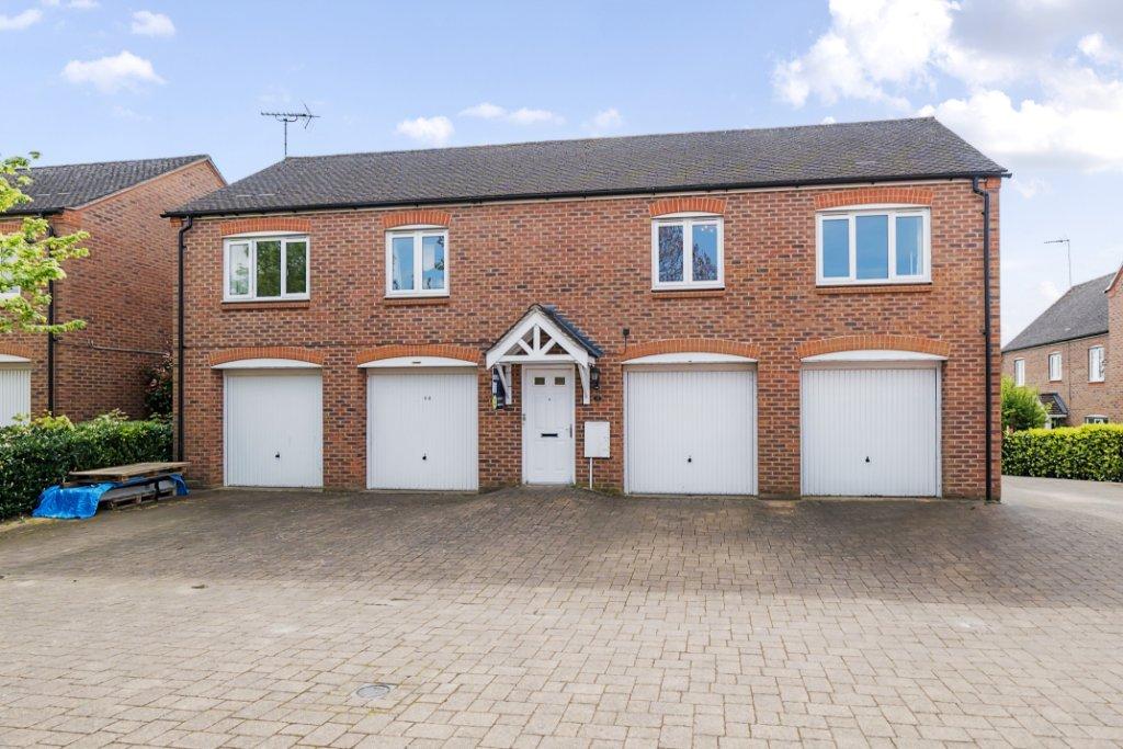 Plough Way, Andover, Hampshire 2 bed apartment - £135,000